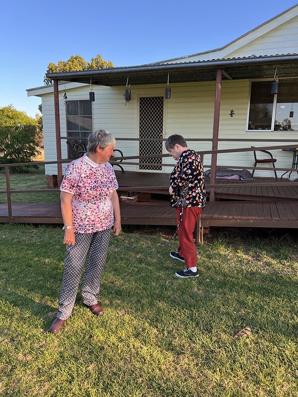Karen reunites with mum after 6 long years